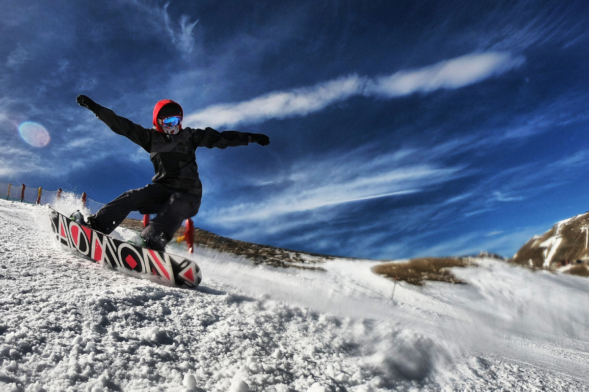 What Way Is Goofy Snowboarding? Understanding Your Stance – Gravity ...